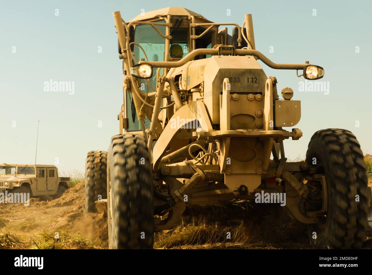 Un tracteur HDLR 924 affecté à la 1033rd Engineer support Company ...