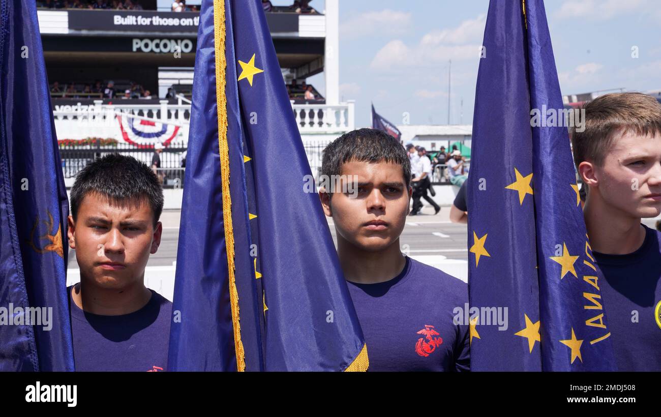 ÉTATS-UNIS Les participants du corps de marine avec Recruiting Station ...
