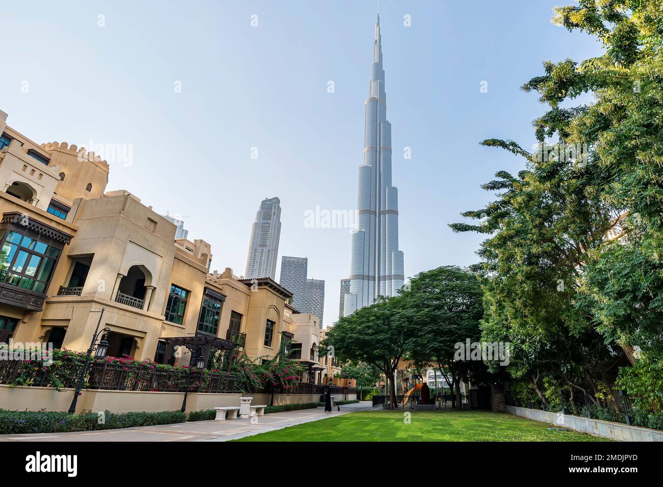 Vue panoramique du centre-ville de Dubaï toute la journée avec Burj ...