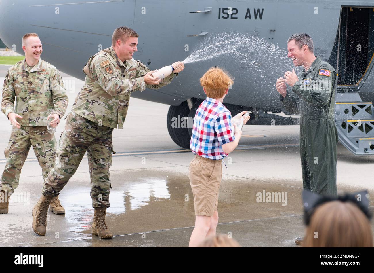 Le colonel Jeremy Ford, commandant de l’escadre du 152nd Airlift, est ...
