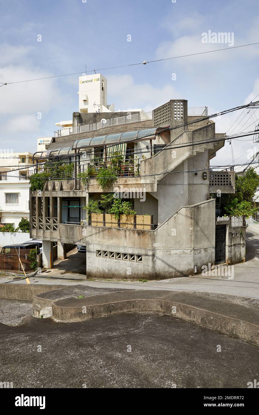 Maison résidentielle en béton; Naha, Okinawa, Japon Photo Stock - Alamy