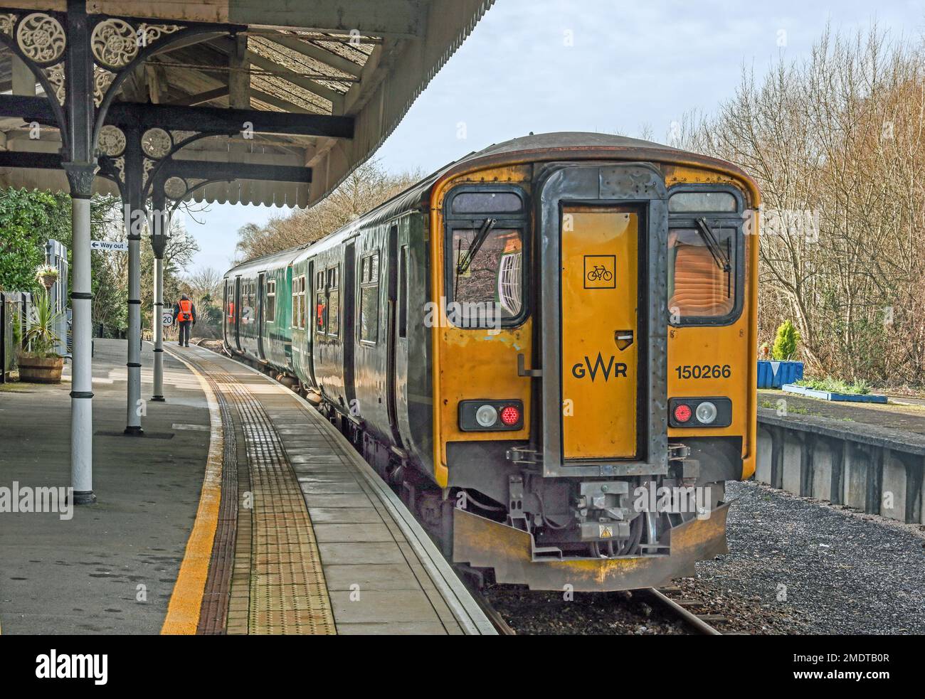 Une ligne de train GWR Tamar Valley sur le point de quitter la gare de ...