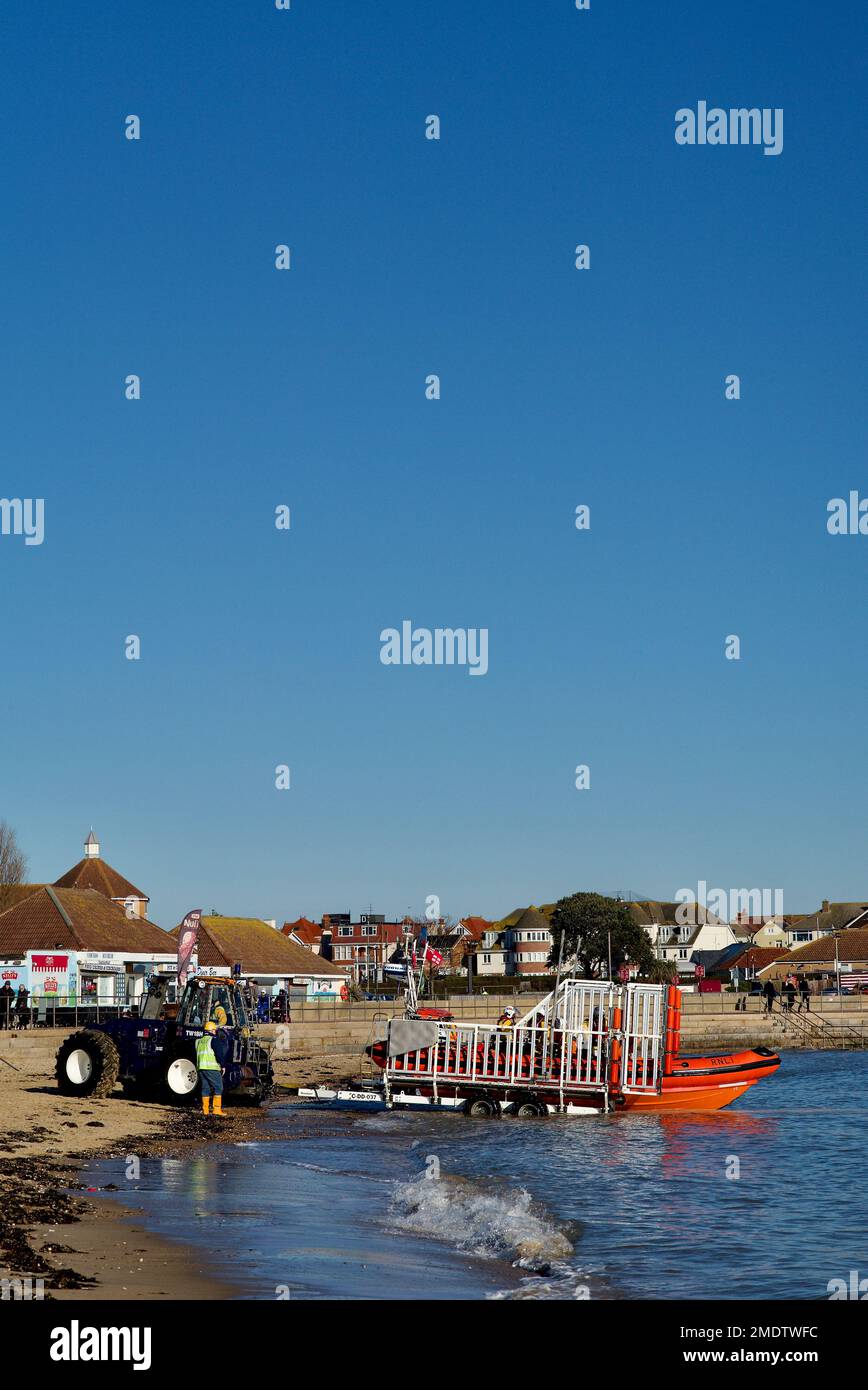 RNLI Craft B-863 David porter MPS de RNLI Clacton revenant à la base et ...