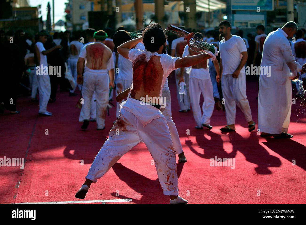 EDS NOTE: GRAPHIC CONTENT - Shiite faithful pilgrims beat themselves ...