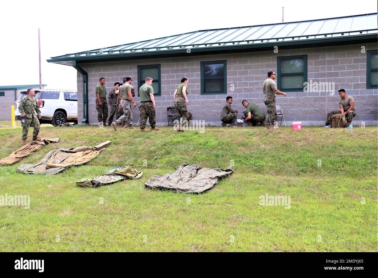 ÉTATS-UNIS Corpmen de la Marine avec 2nd Bataillon, 24th Marines (2/24 ...