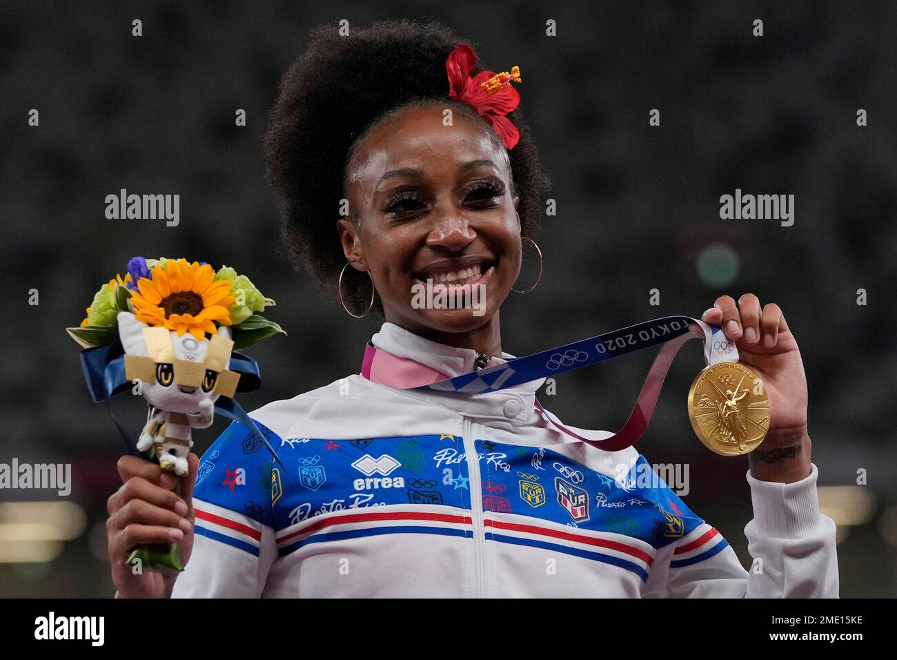 Jasmine Camacho-Quinn, of Puerto Rico, poses with her gold medal after ...