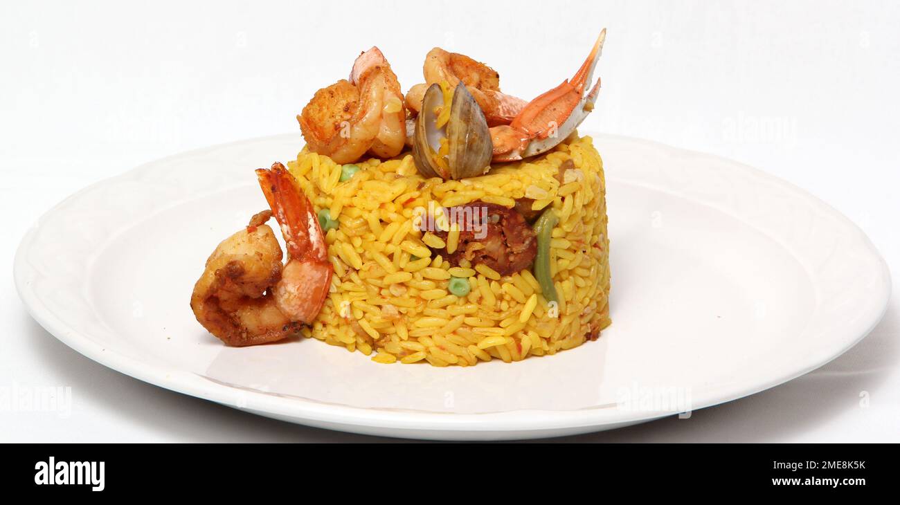 Le riz paella est une recette traditionnelle de la ville de Valence ...