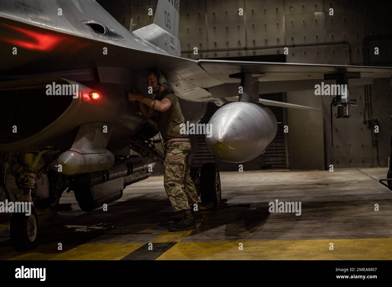 Le chef d'équipage de l'escadron de production de chasseurs 1st de ...