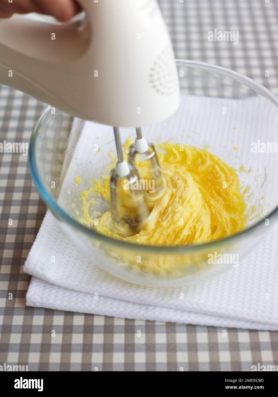 Faire des biscuits ou de la pâte à biscuits de base, à l'aide d'un ...