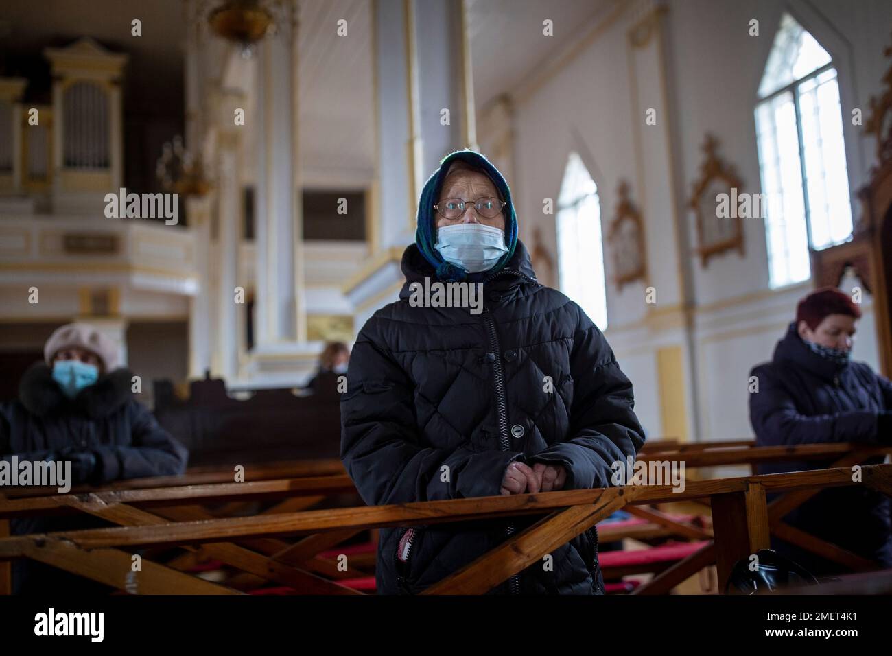 Worshippers wearing face masks to prevent the spread of the coronavirus ...