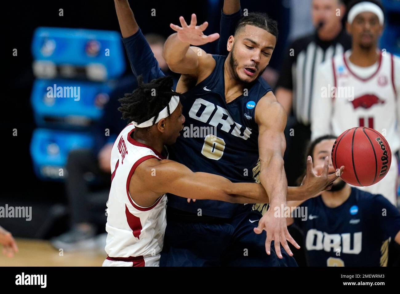 Arkansas guard JD Notae, left, passes around Oral Roberts forward Kevin ...