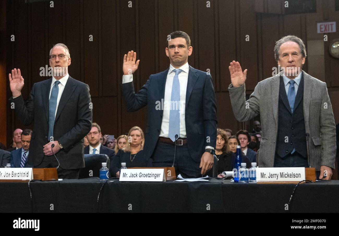 De gauche à droite : Joe Berchtold, président et chef des finances ...