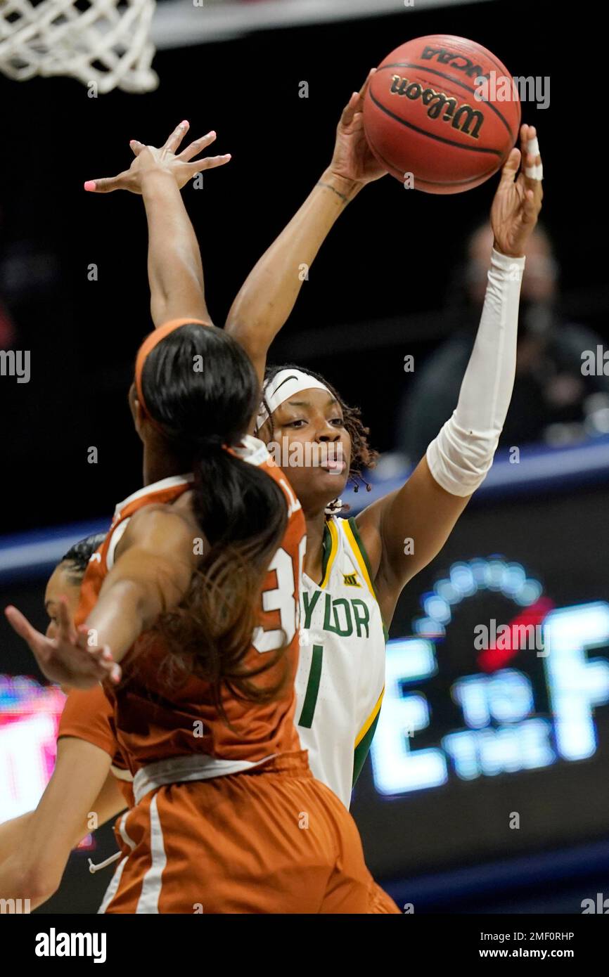 Baylor forward NaLyssa Smith (1) passes to a teammate while covered by ...