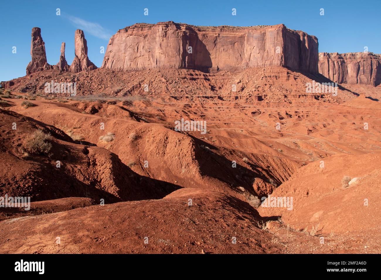 Monument Valley est un symbole emblématique du sud-ouest américain, qui ...