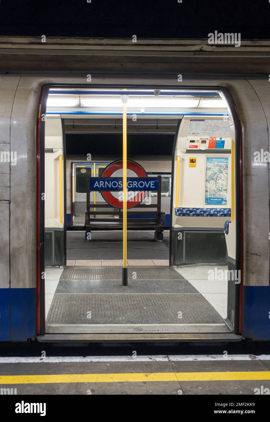 Piccadilly line underground Banque de photographies et d’images à haute ...
