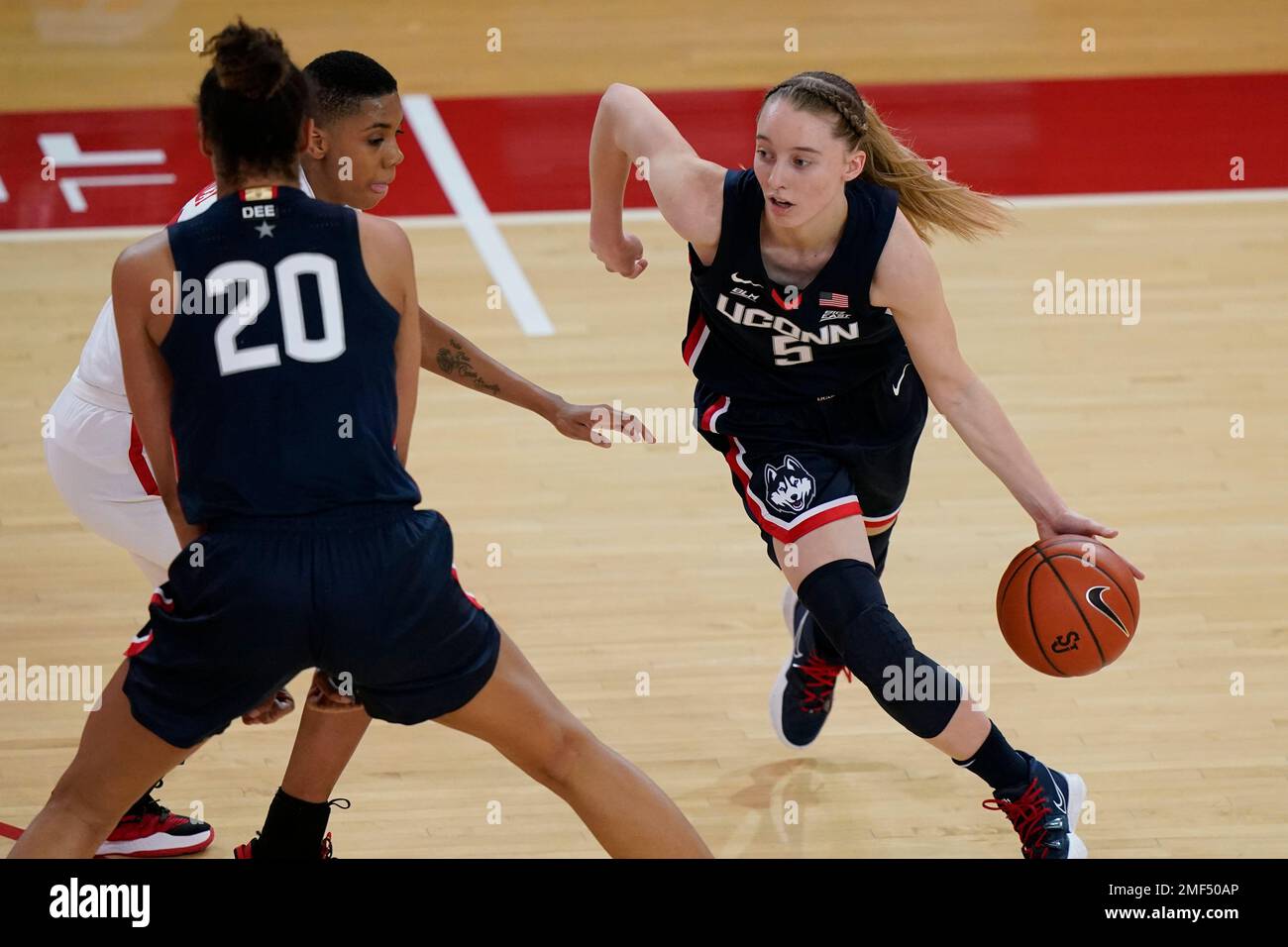 Connecticut guard Paige Bueckers (5) drives around St. John's guard ...