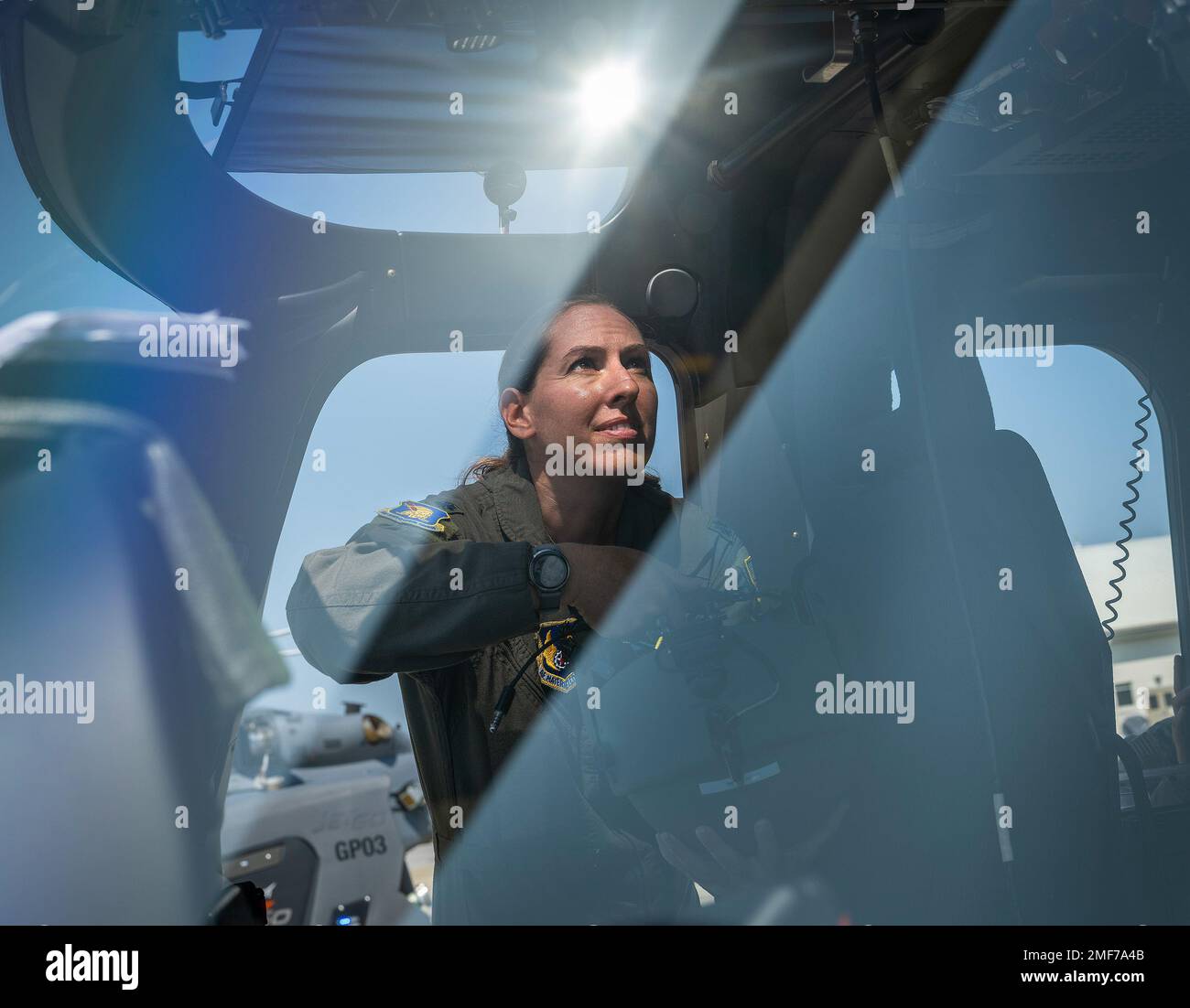 Le lieutenant-colonel Mary Clark, 96th Operations Group, atteint pour ...