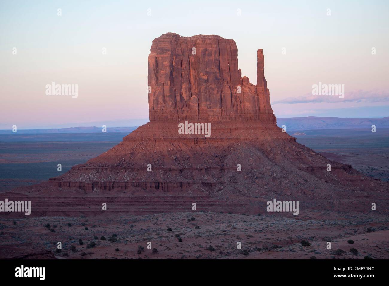 Monument Valley est un symbole emblématique du sud-ouest américain, qui ...