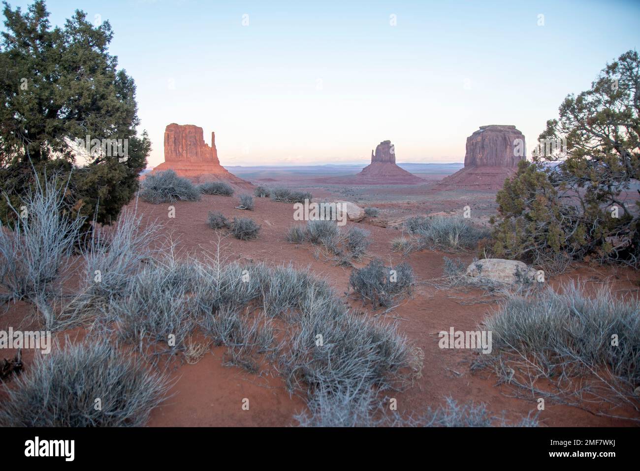 Monument Valley est un symbole emblématique du sud-ouest américain, qui ...