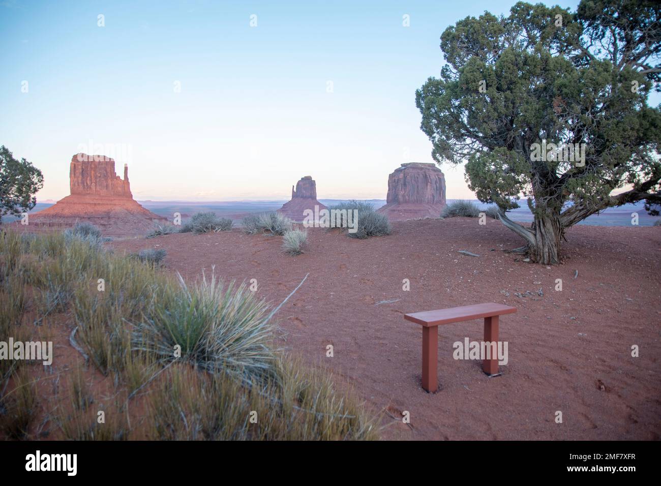 Monument Valley est un symbole emblématique du sud-ouest américain, qui ...