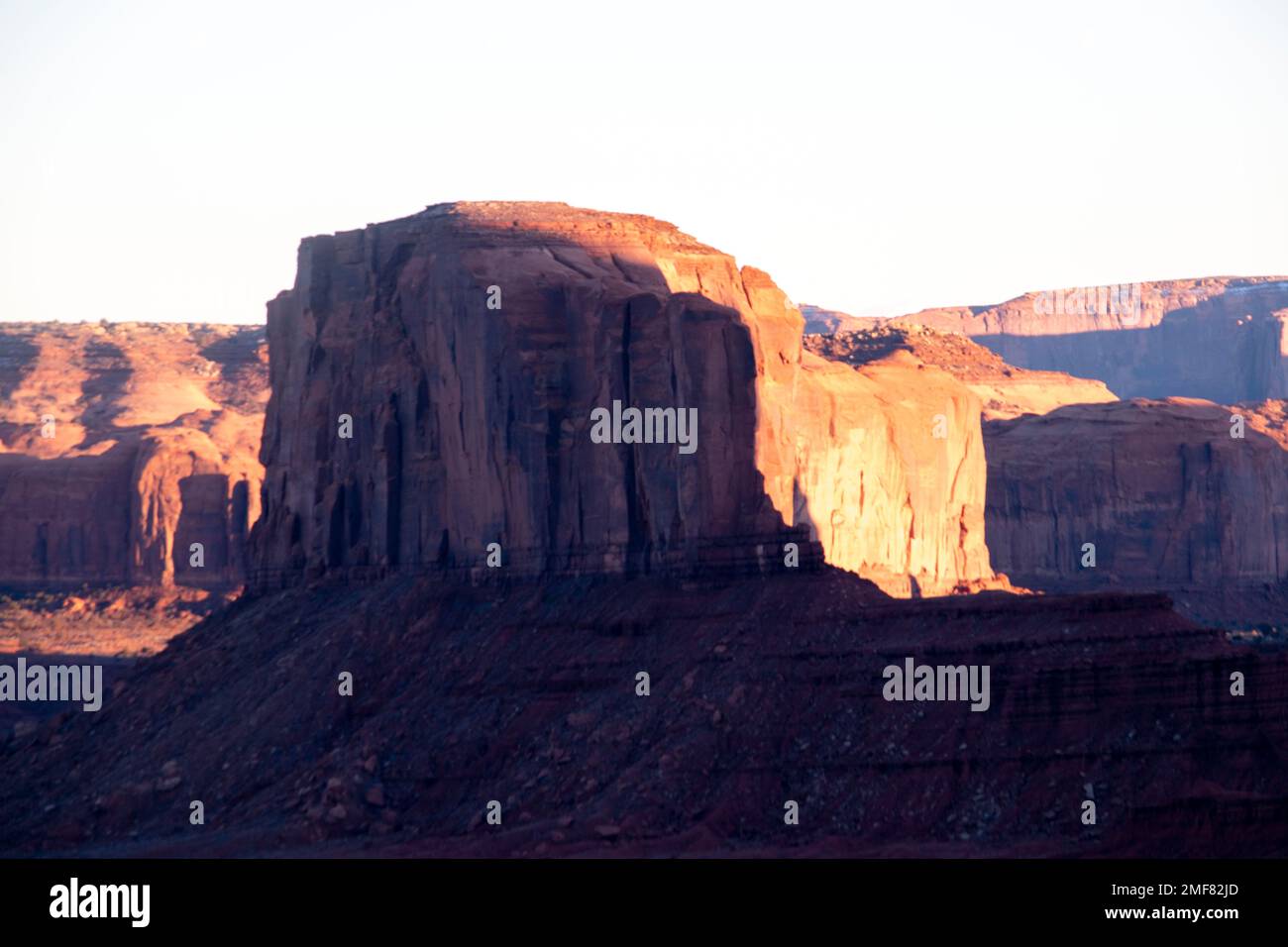 Monument Valley est un symbole emblématique du sud-ouest américain, qui ...