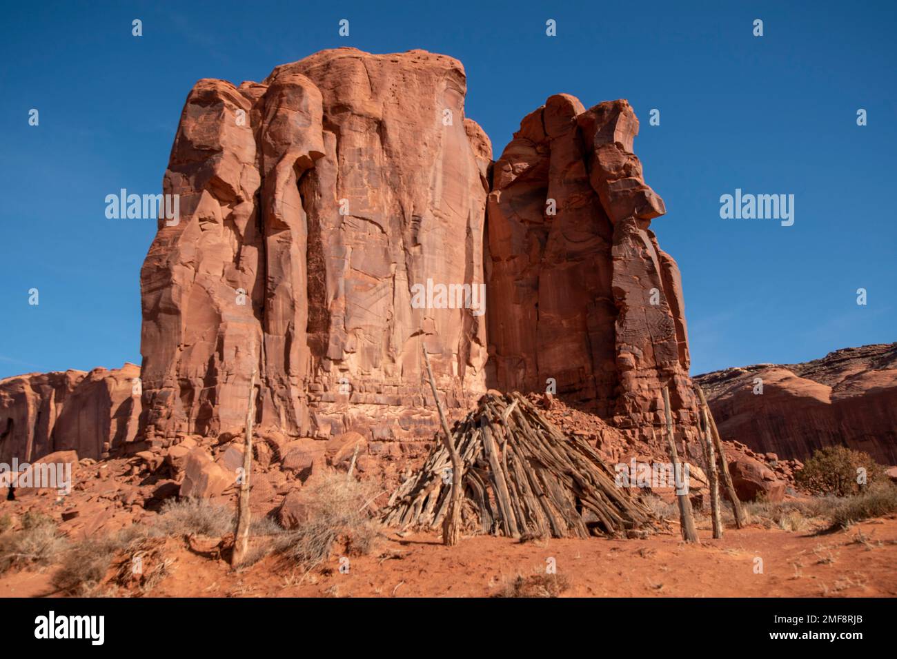 Monument Valley est un symbole emblématique du sud-ouest américain, qui ...