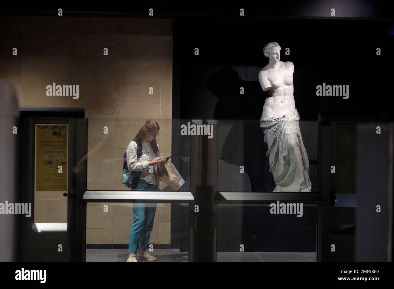 La reproduction de la statue de Vénus de Milo ornant la station de ...