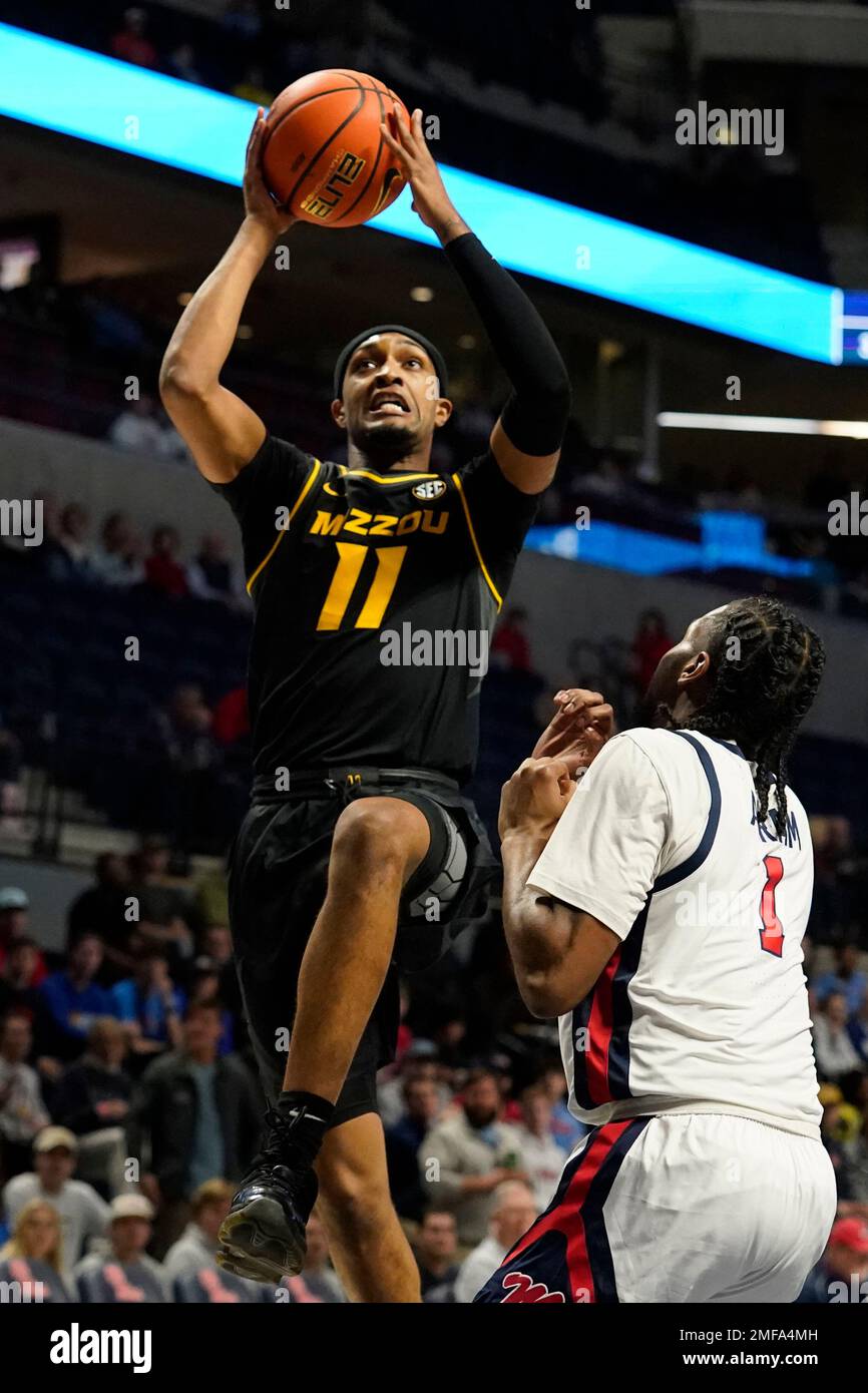 Missouri guard Isiaih Mosley (11) attempts a layup over Mississippi ...