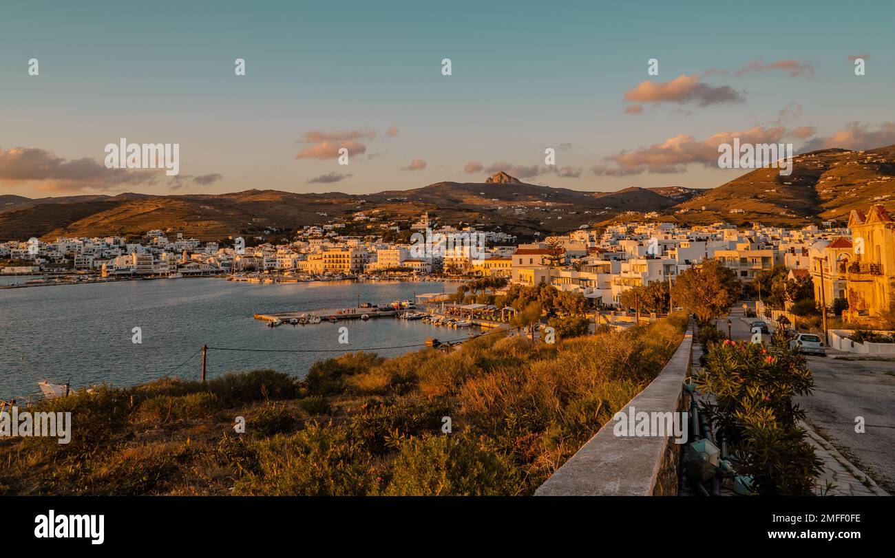 La ville de tinos Banque de photographies et d’images à haute ...
