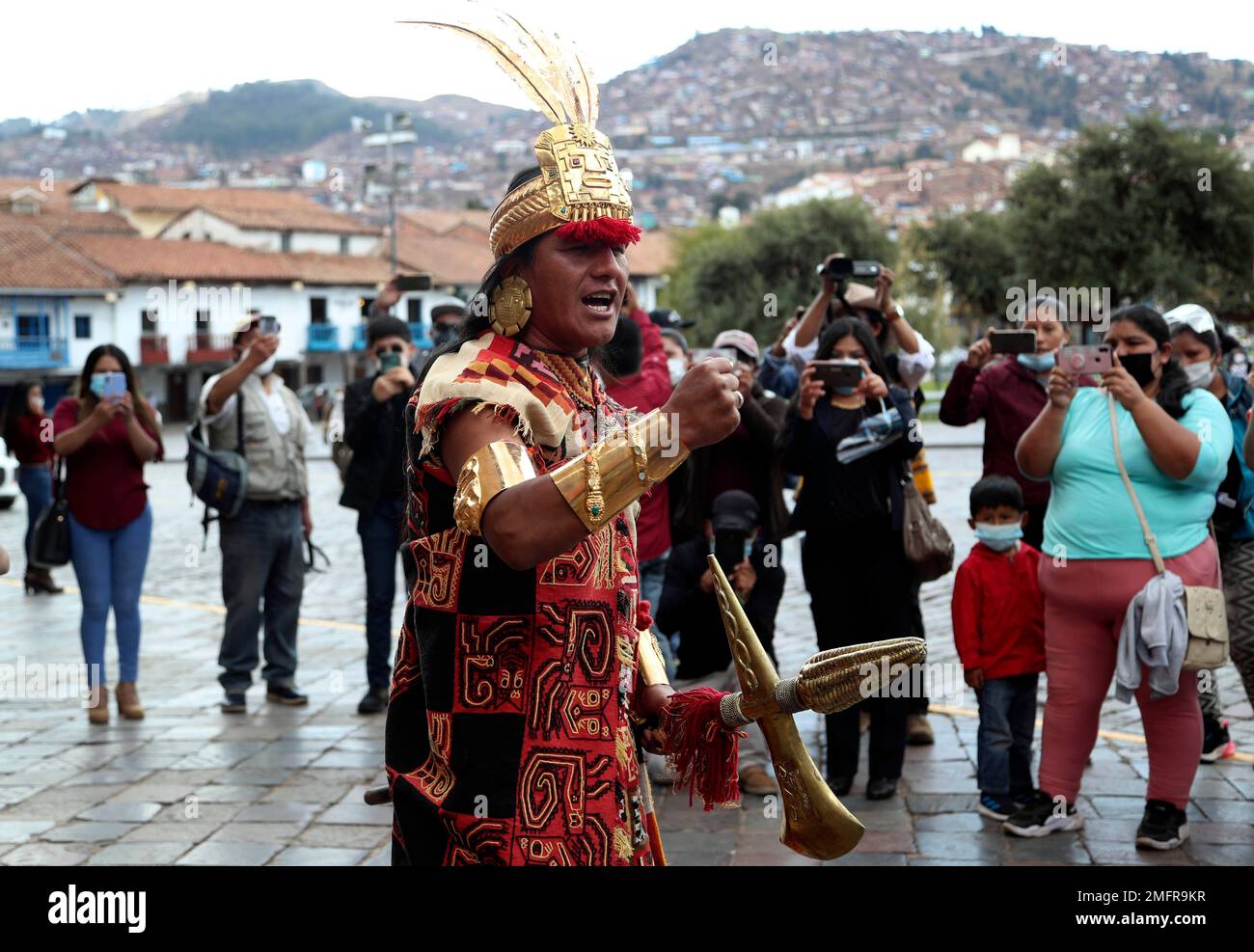 A man dressed as Inca ruler Manco Capac, who according to some ...