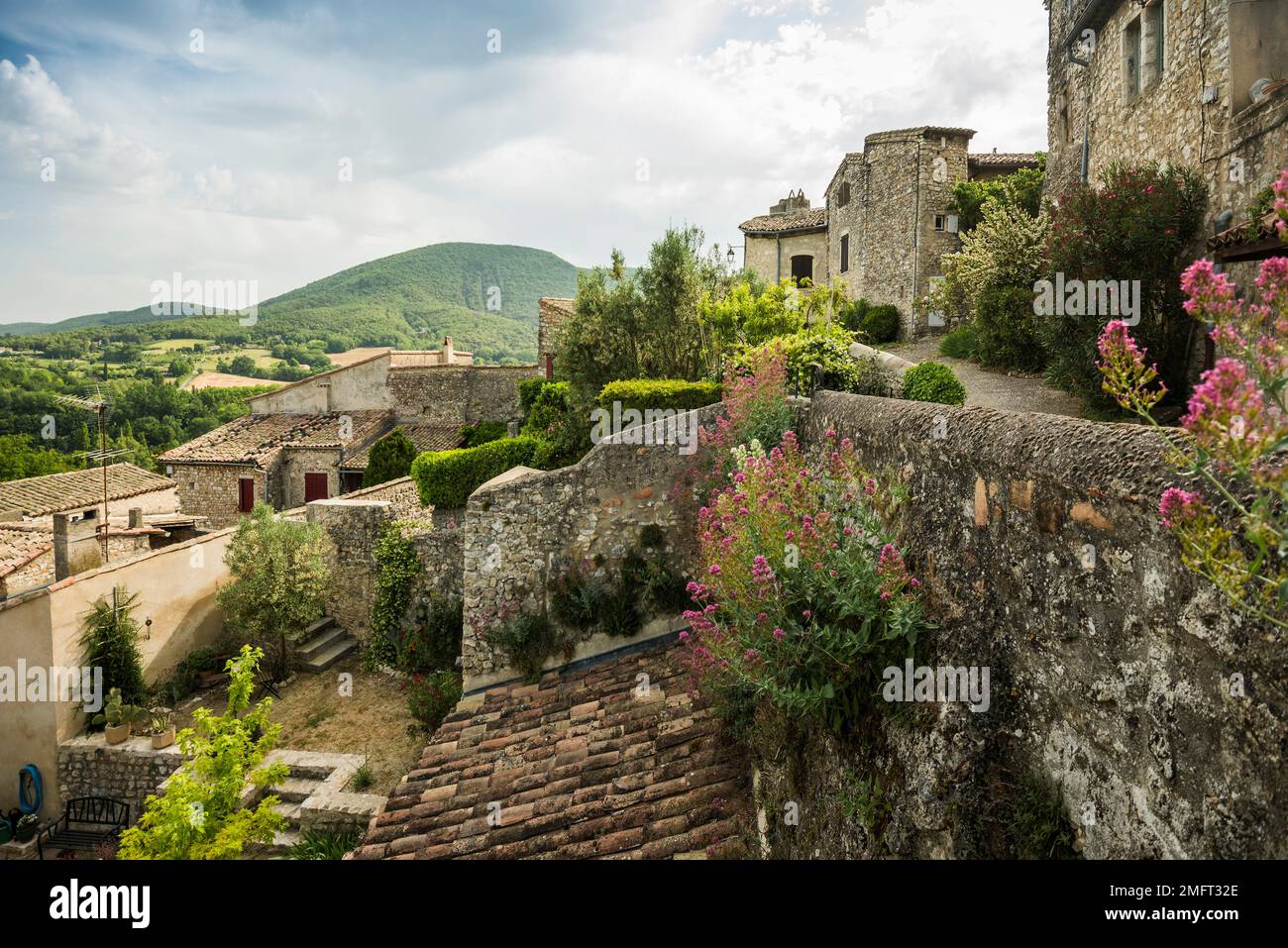 Village médiéval, Mirmande, les plus beaux villages de France ...