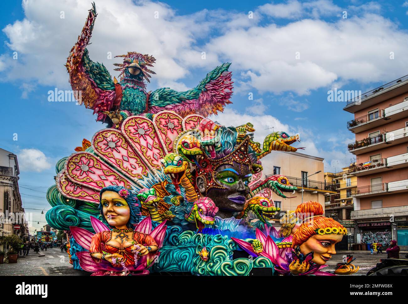 Carnaval de Schoenster en Sicile, défilé de chars allégoriques et ...