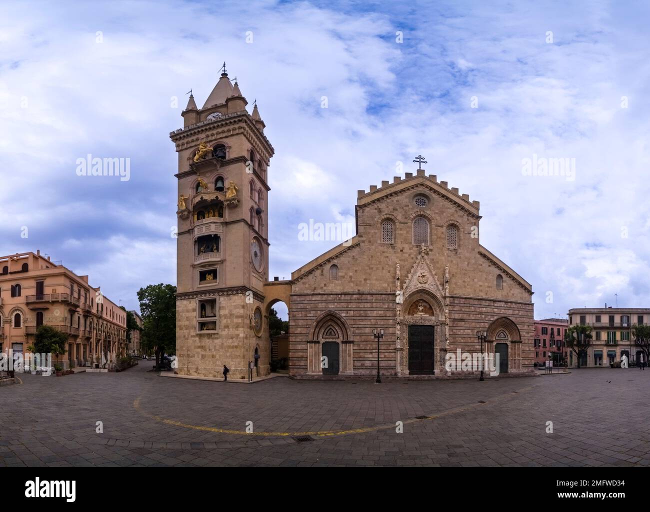 Façade de l'église Cathédrale de Messina, Duomo di Messina, Basilique ...