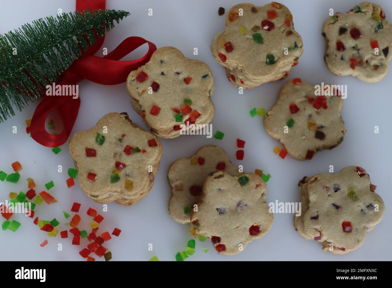 Biscuits tutti fruti sans eggless de blé entier. Biscuits sains faits ...