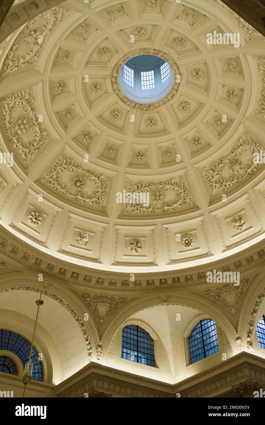 Intérieur, intérieur vue du plafond en dôme de l'église Saint Stephen ...