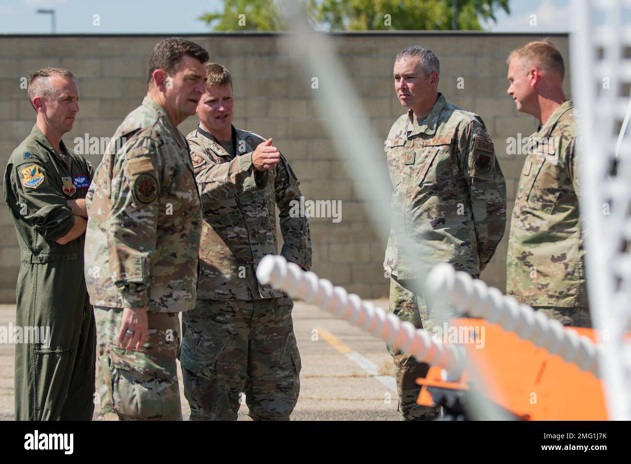 ÉTATS-UNIS Le major de la Force aérienne Daniel Benfield, au centre ...