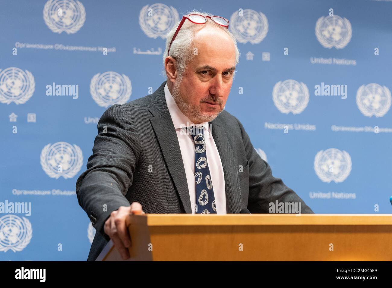 Stephane Dujarric dirige Amina J. Mohammed, sous-secrétaire général ...