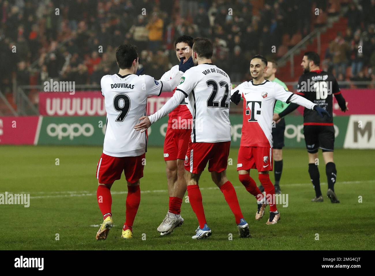 UTRECHT - (lr) Tasos Douvikas du FC Utrecht, CAN Bozdogan du FC Utrecht ...