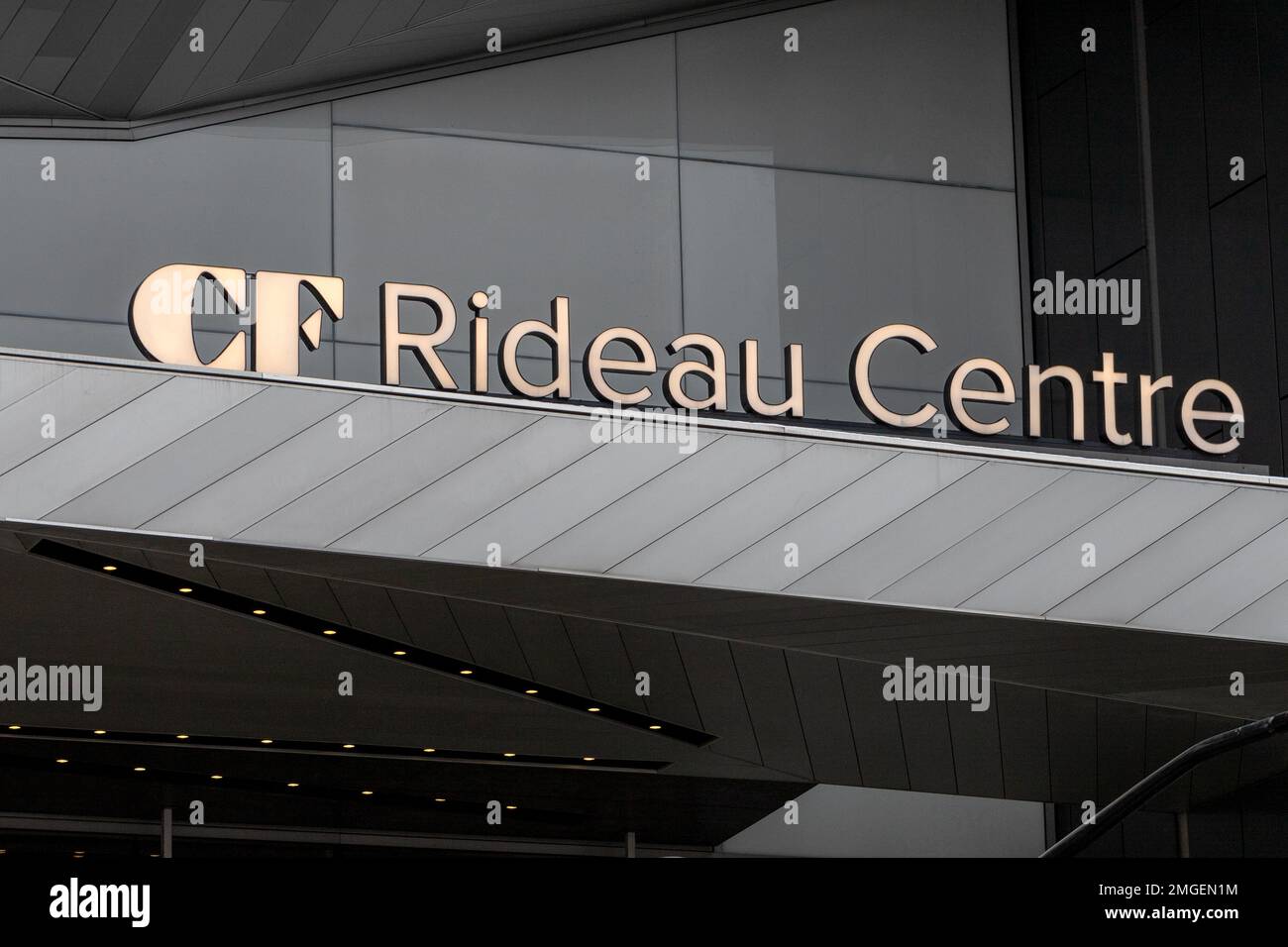 Panneau d'entrée du centre commercial Rideau Centre au centre-ville d'Ottawa, Canada, sur 23 ...