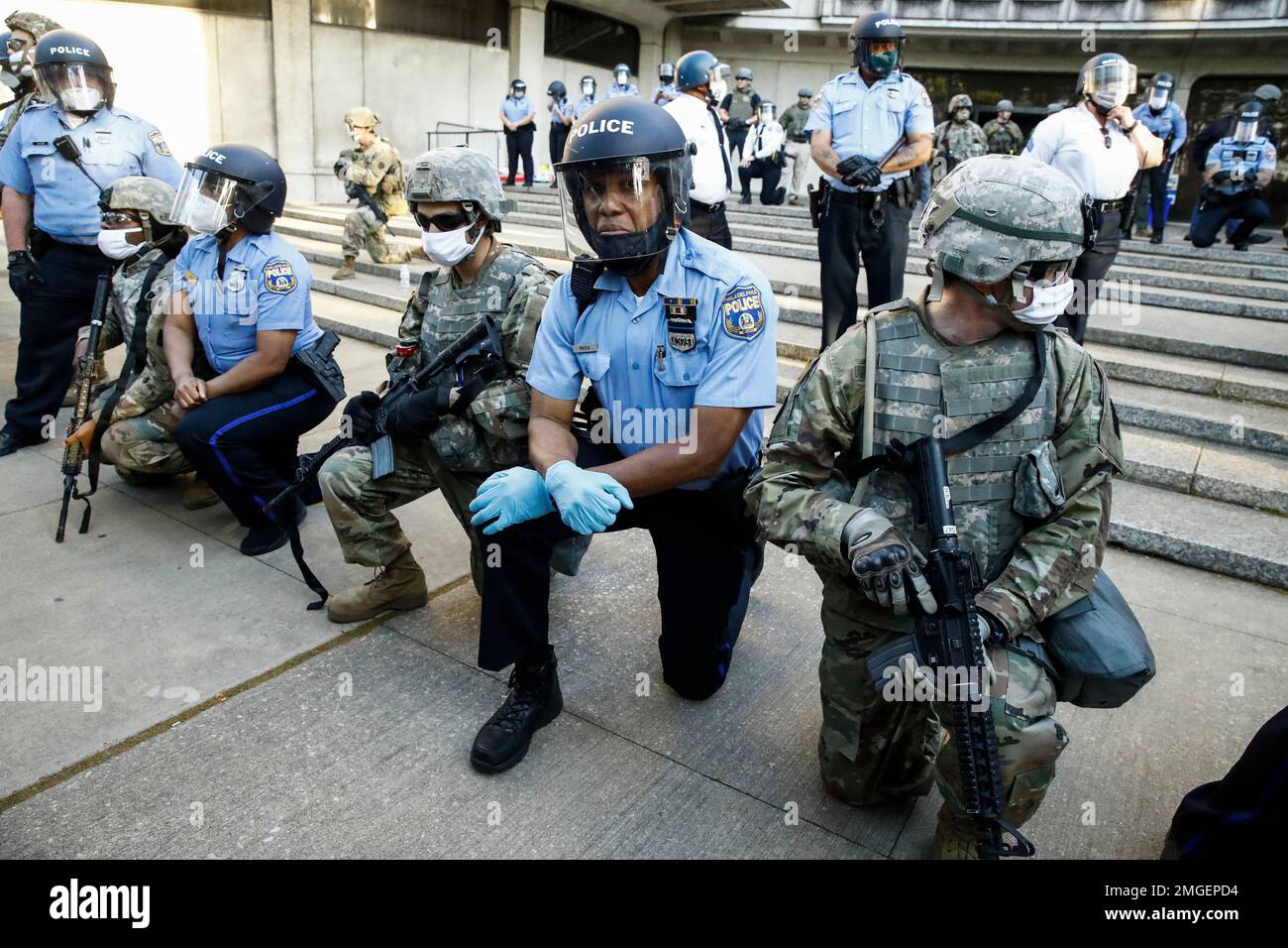 Philadelphia police and Pennsylvania National Guard take a knee at the ...