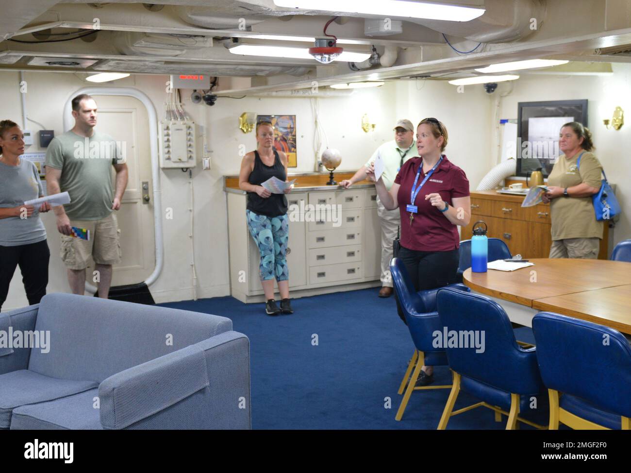 Laura Orr, directrice de l’éducation au musée naval de Hampton Roads ...