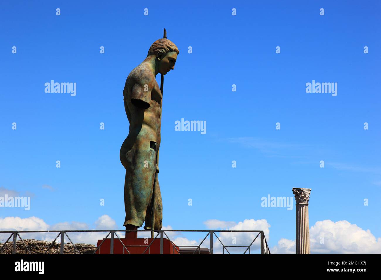 Statue des Daedalus (von Mitoraj), Daidalos, Gestalt in der ...