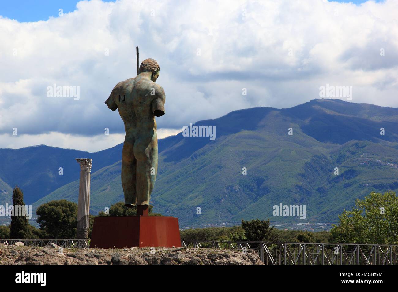 Statue des Daedalus (von Mitoraj), Daidalos, Gestalt in der ...
