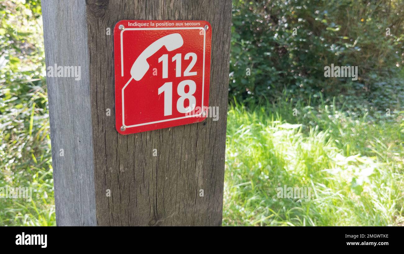 Sapeur pompier 18 logo Banque de photographies et d’images à haute ...