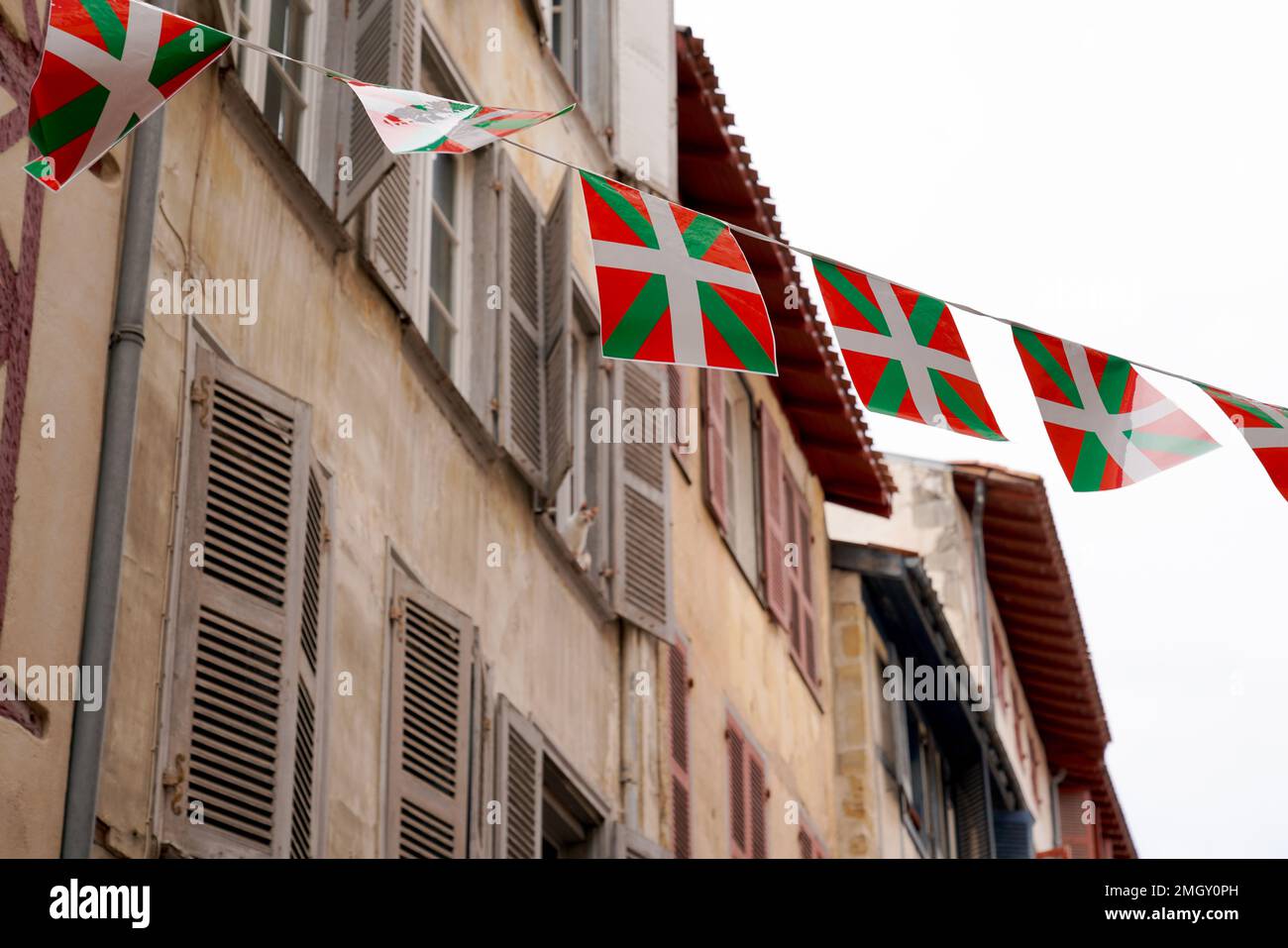 Drapeau basque francais Banque de photographies et d’images à haute résolution - Alamy