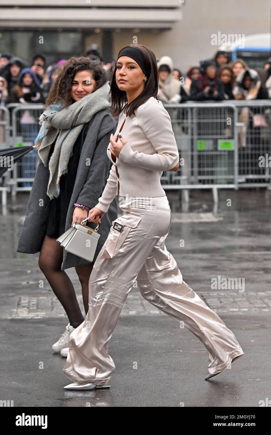 Adele Exarchopoulos arrive au spectacle de Fendi pendant la semaine de ...