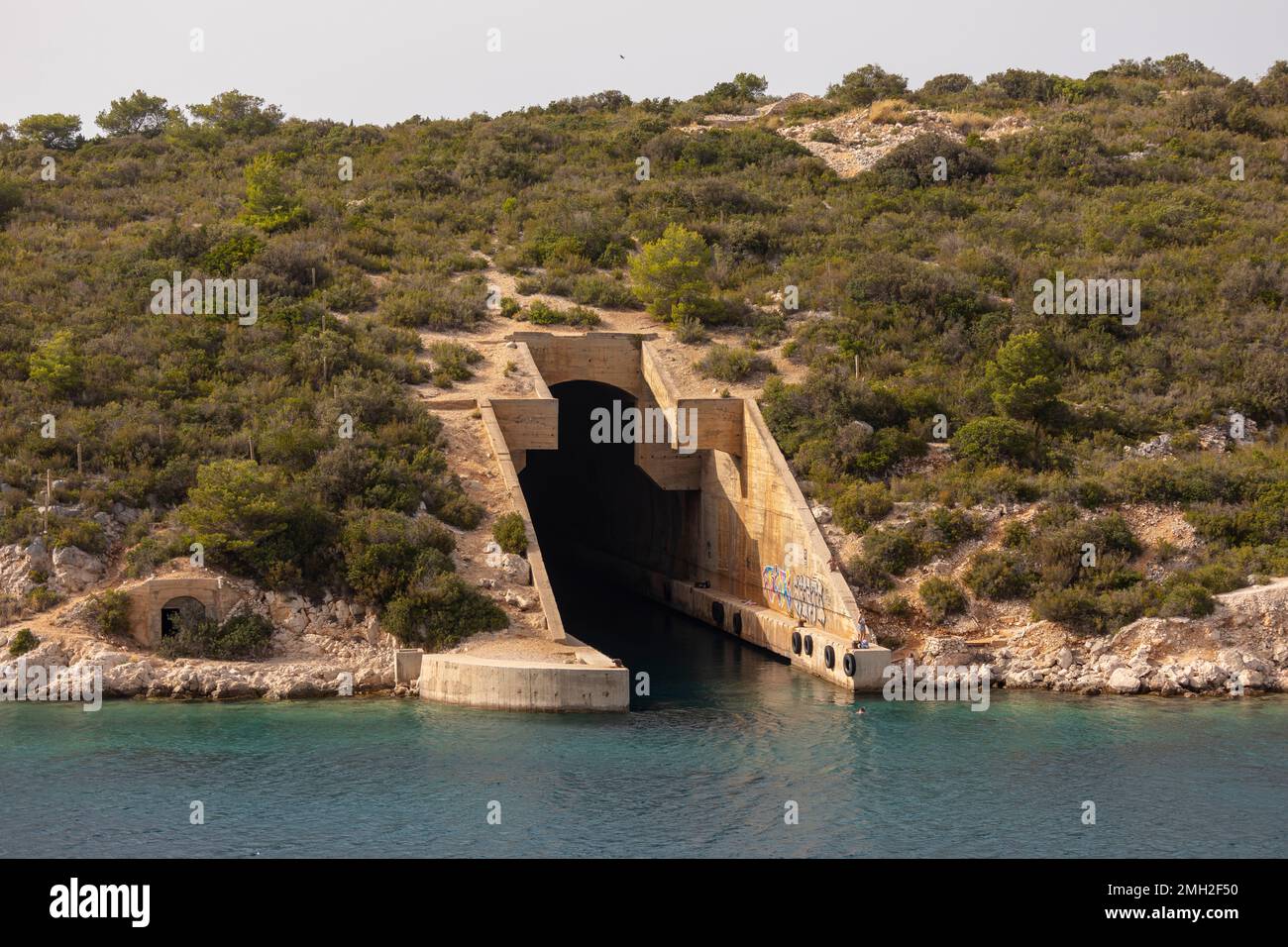 ÎLE DE vis, CROATIE, EUROPE - tunnel sous-marin dans la baie de Parja ...