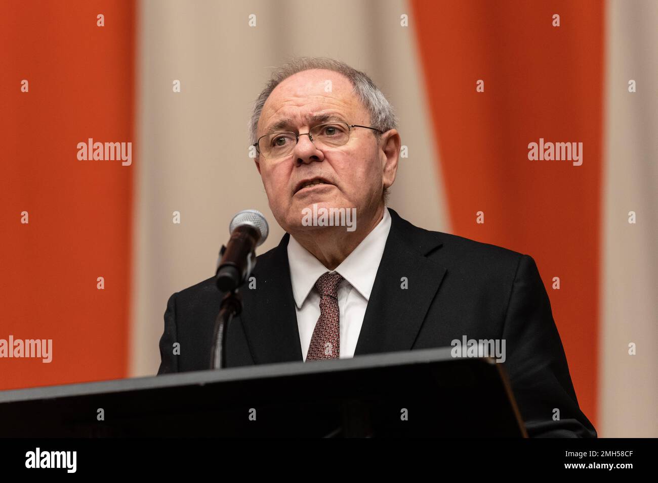 Dani Dayan, Président de Yad Vashem, prend la parole au cours de l ...