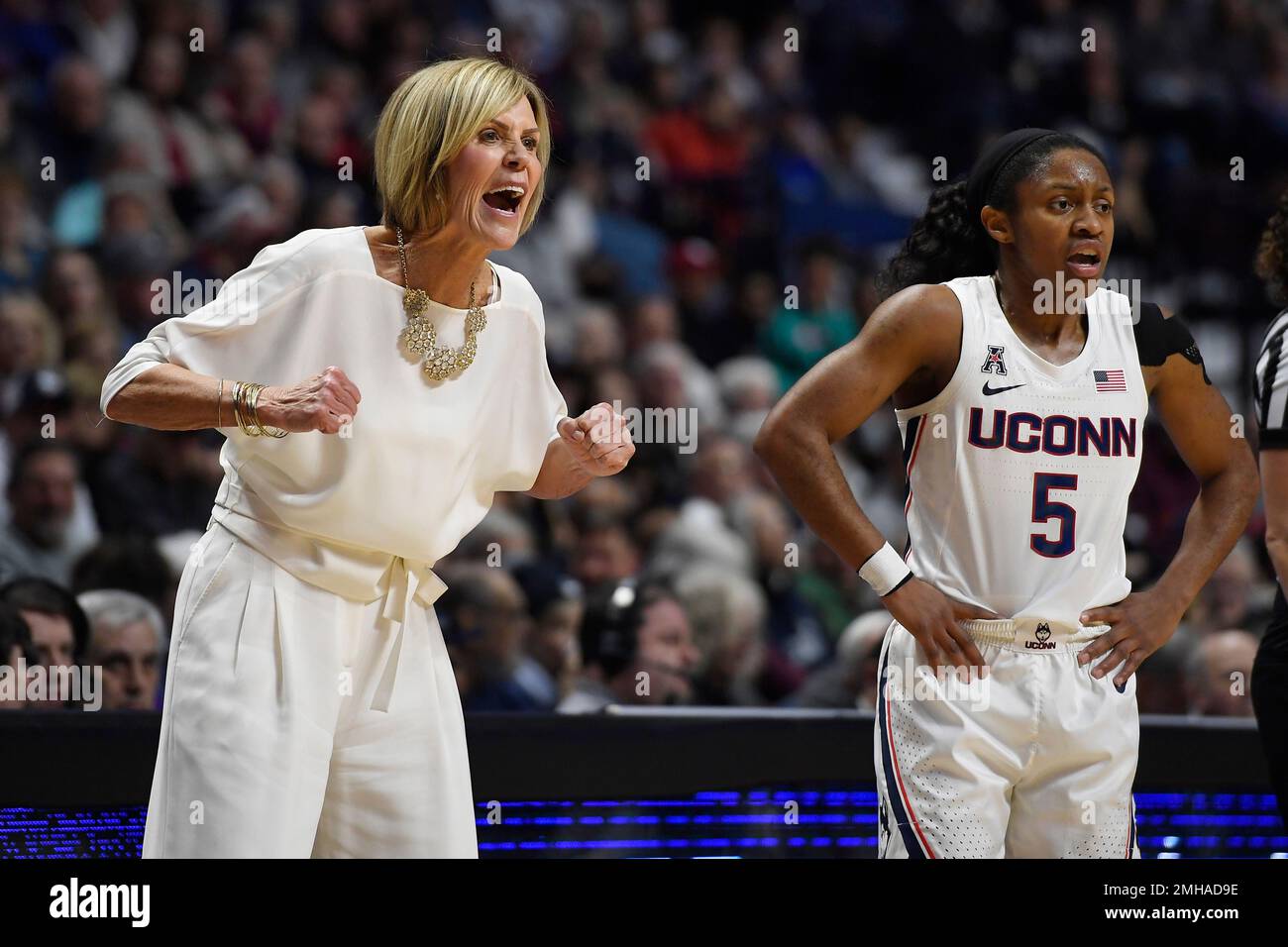 Connecticut associate head coach Chris Dailey, left, and Connecticut's ...