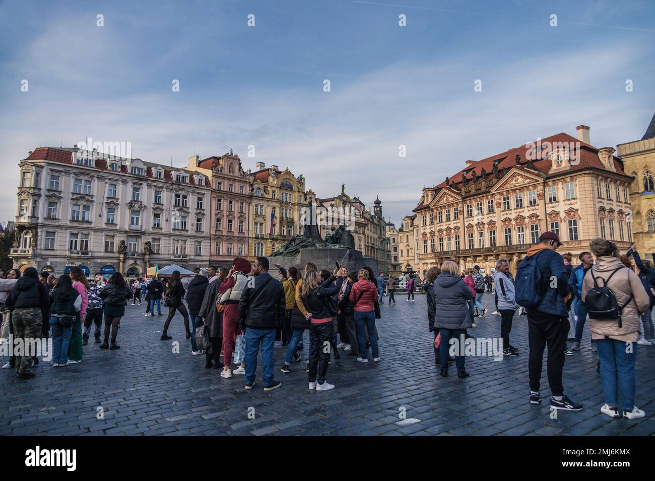 Place de la vieille ville de Prague, Staromestske Namestiwith, avec des ...